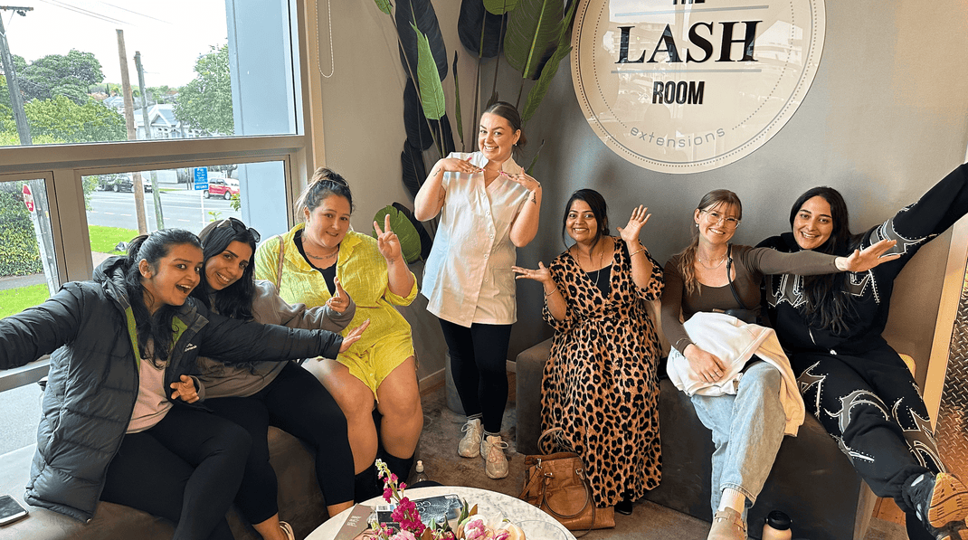 Locks Lash Trainer Training Course